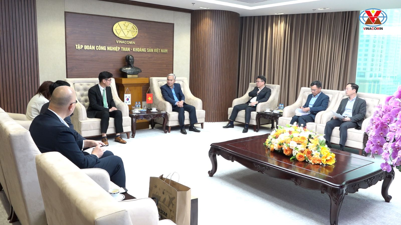 TGĐ Vũ Anh Tuấn tiếp và làm việc với Tập đoàn KC Hàn Quốc